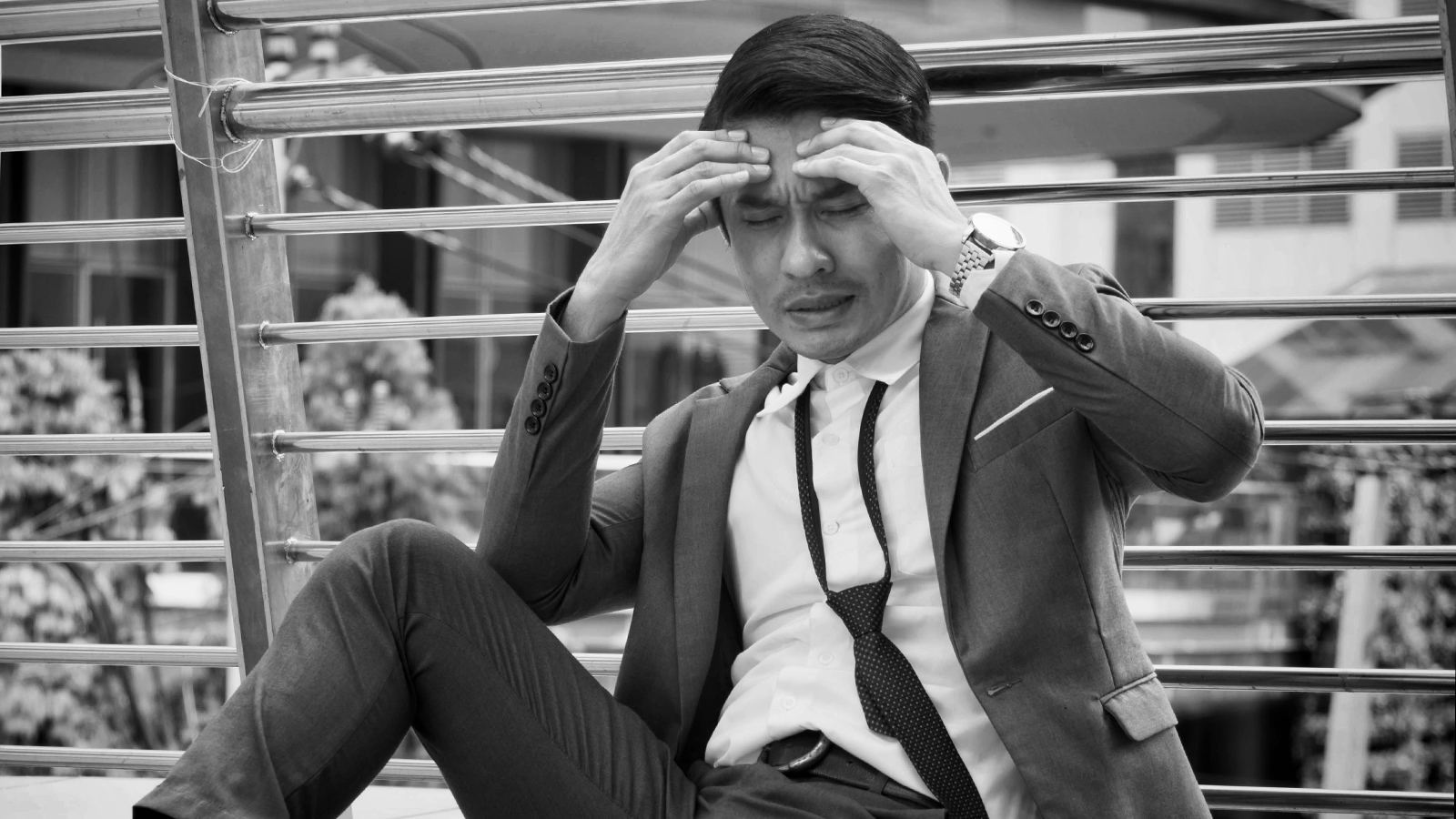 Body Language Pros On The Ways Your Movements Show Stress